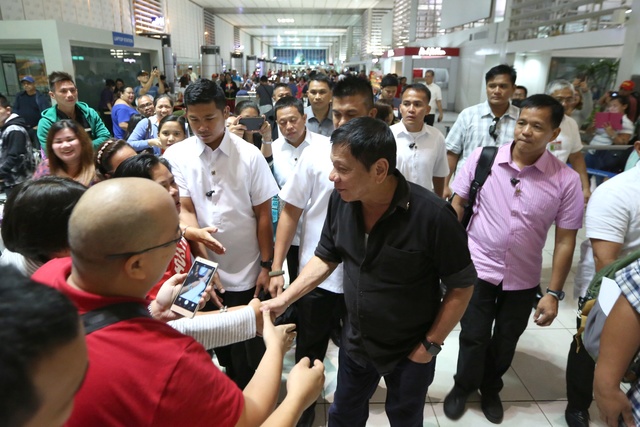 Duterte takes commercial flight to Davao - The Filipino Times