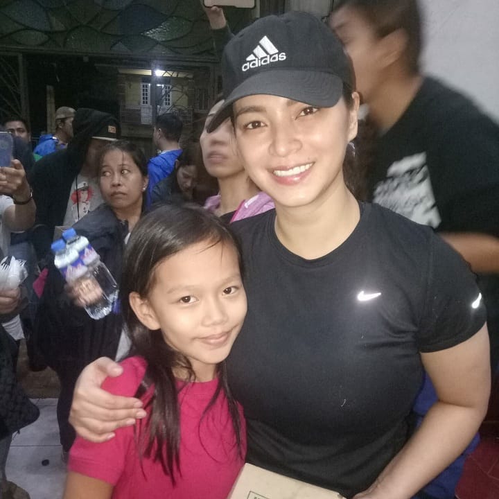 Netizens commend Angel Locsin for helping residents affected by flood ...