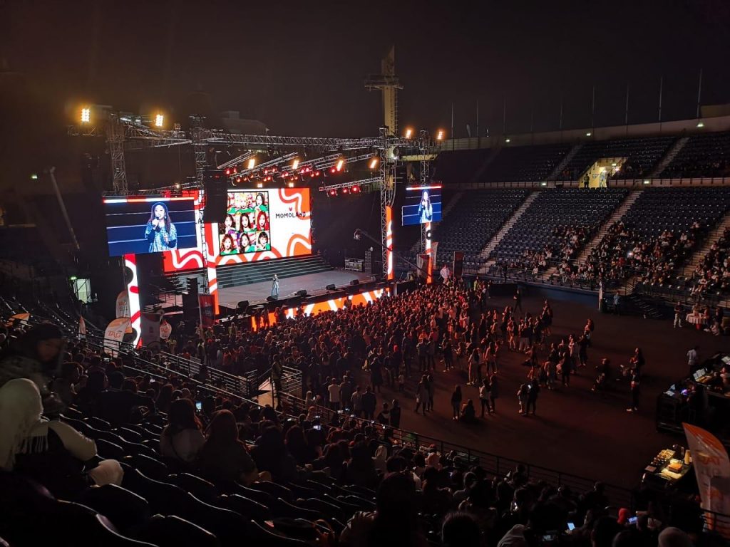 Kpop group Momoland thrills Dubai - The Filipino Times