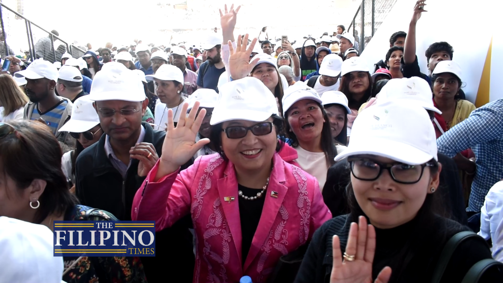 IN PHOTOS: Snapshots of the Filipino Community during the Papal Mass ...