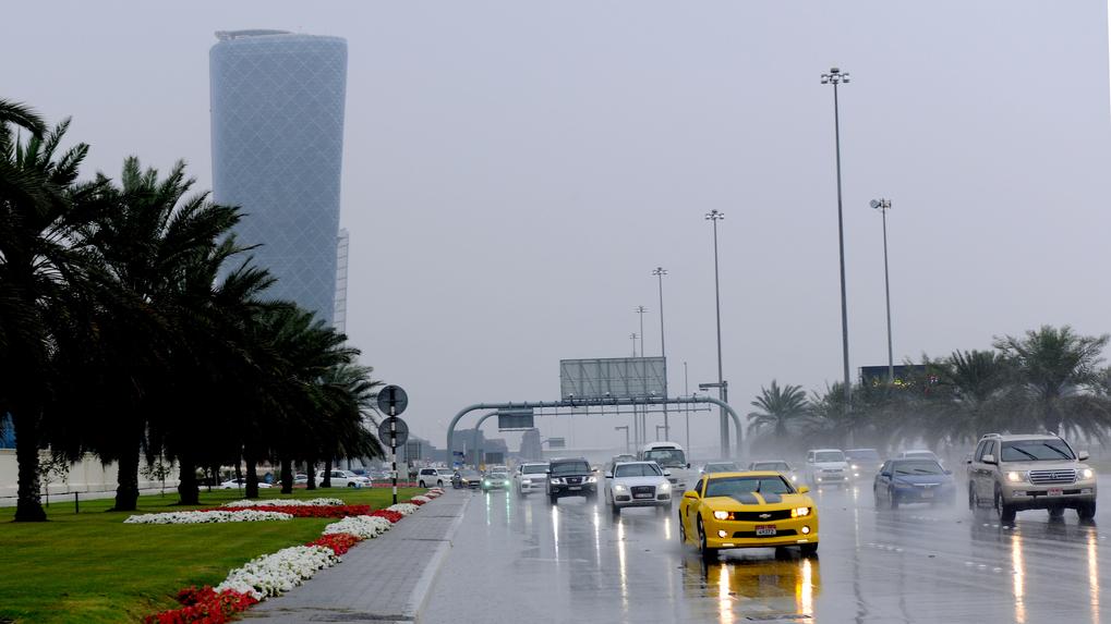 WEATHER UPDATE: Rain pours, temperature drops in some areas in UAE ...