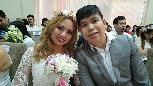 Of lovebirds and LDRs: 20 OFW couples tie the knot - The Filipino Times