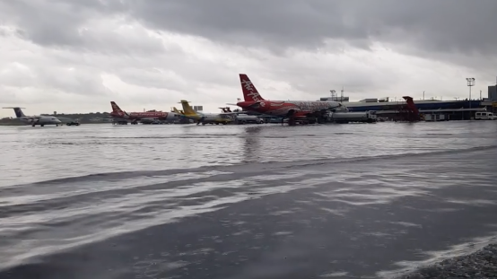 ‘Ninoy Aquino International Seaport?’ Video of flooded NAIA runway goes ...