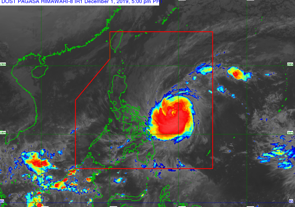 Mass evacuation from lahar-prone areas in Albay due to Typhoon Tisoy ...