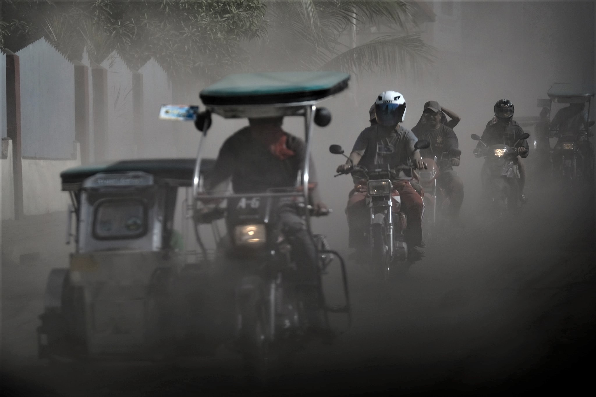 IN PHOTOS: Agoncillo, Batangas residents in frantic evacuation due to ...