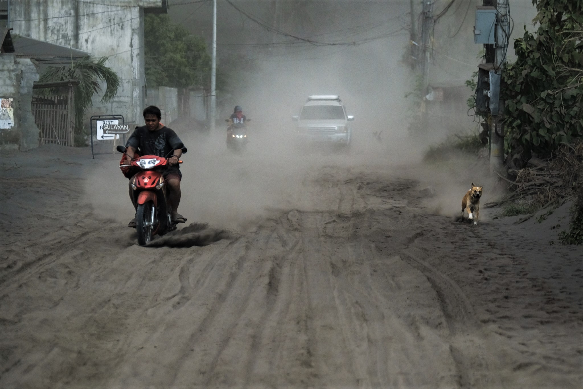 IN PHOTOS: Agoncillo, Batangas residents in frantic evacuation due to ...
