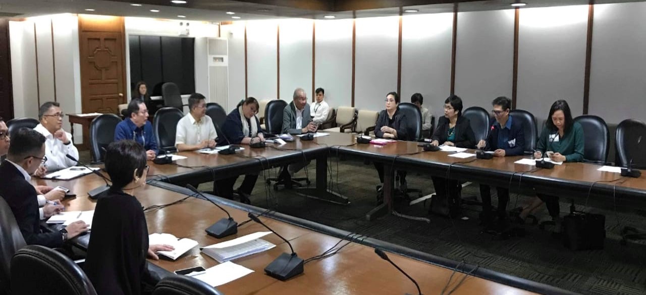 DFA holds emergency meeting with DOH; seeks guidelines on evacuation of ...