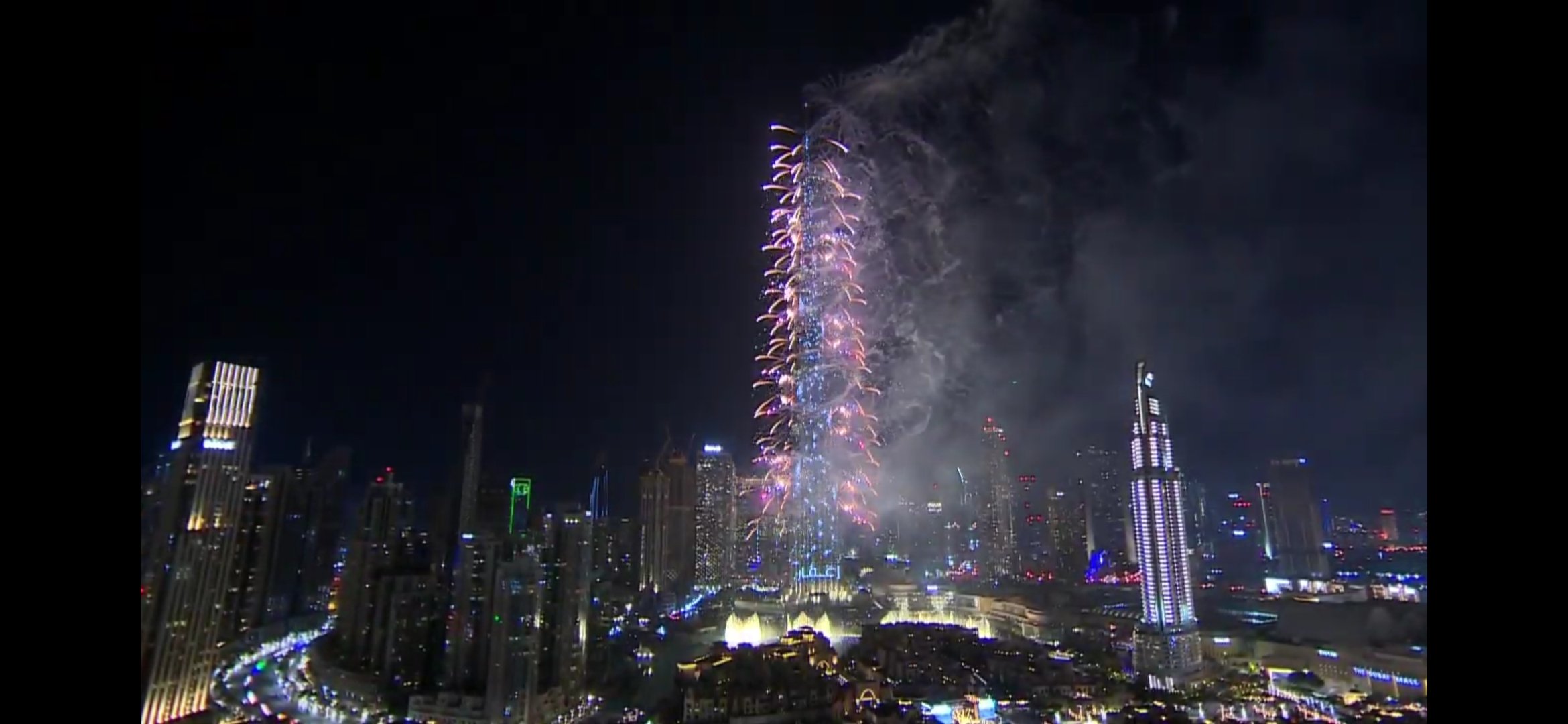 UAE welcomes 2020 with Burj Khalifa's festive fireworks - The Filipino ...