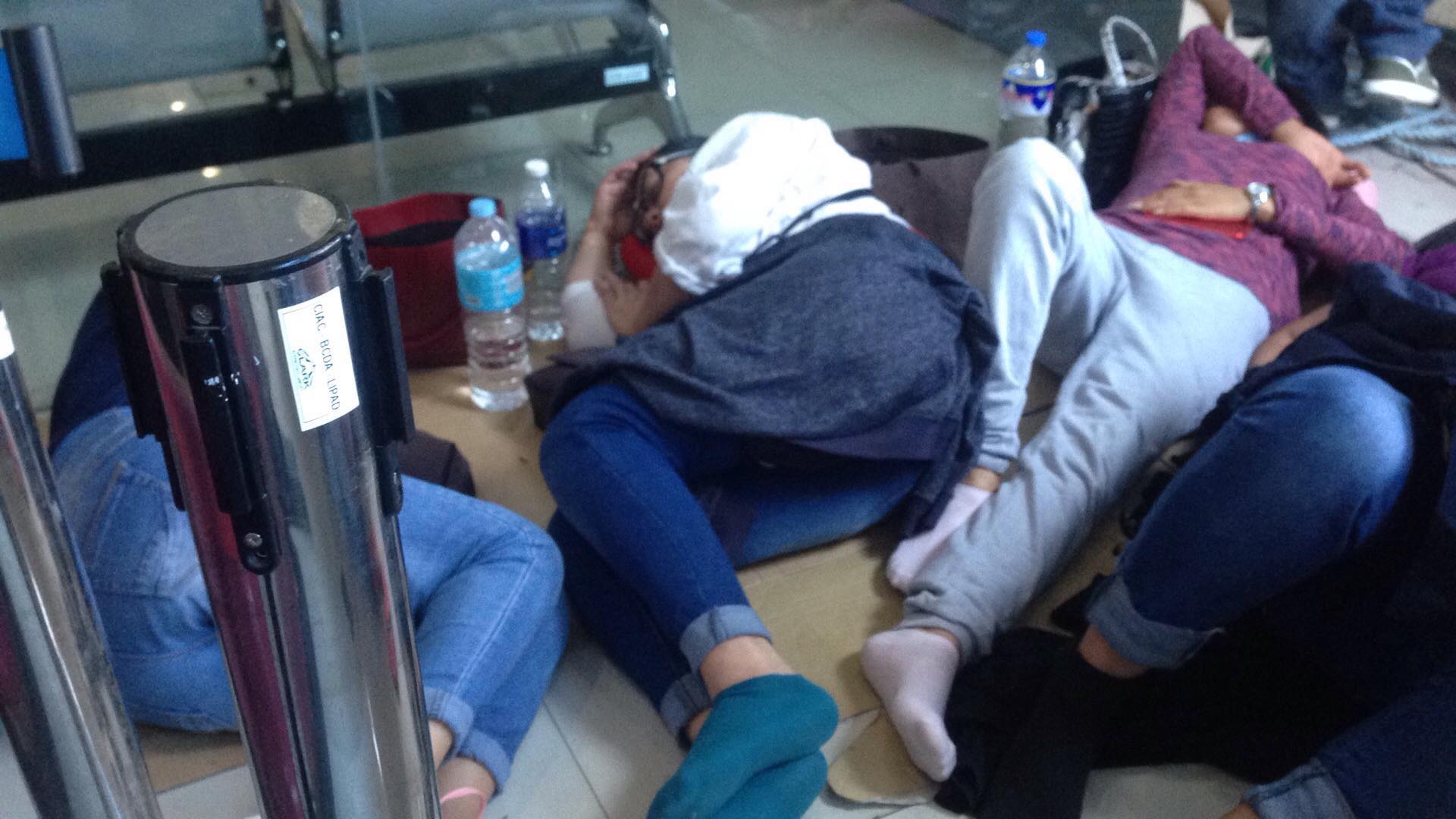 WATCH: 100 OFWs, Pinoy tourists stranded in Clark airport - The ...