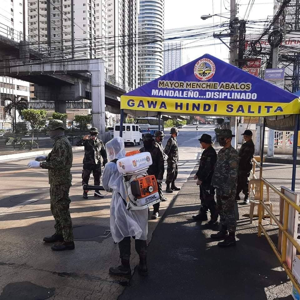PH cops issued warning, imposed fines on 70,000 quarantine curfew ...