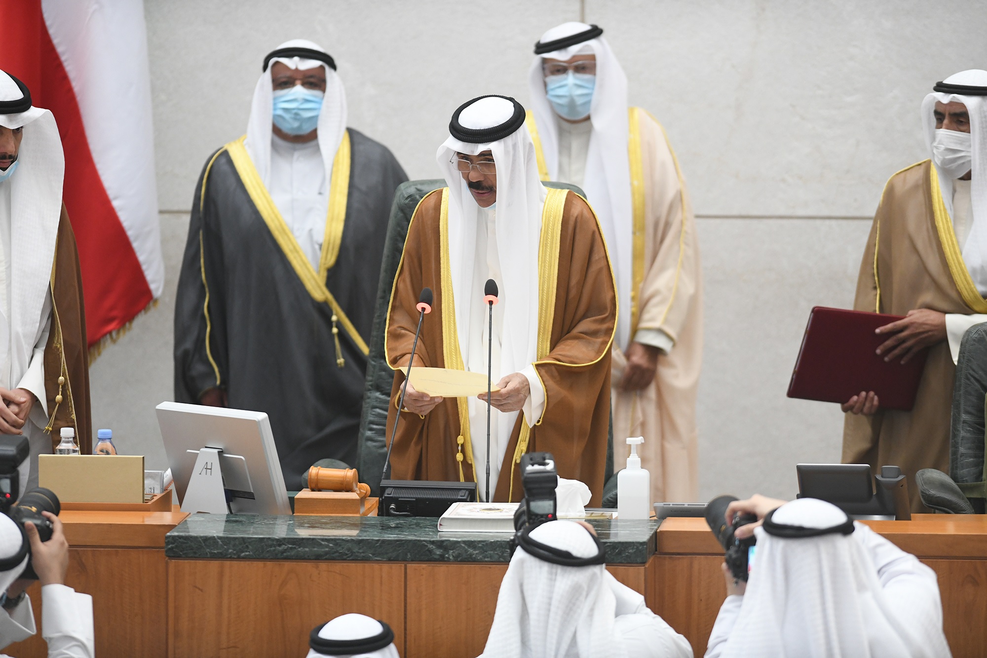 LOOK: Emir Sheikh Nawaf Al Ahmad sworn in as 16th Emir of Kuwait - The ...