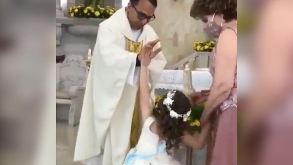 VIRAL: Kid high-fives priest as he blesses her with prayer - The ...