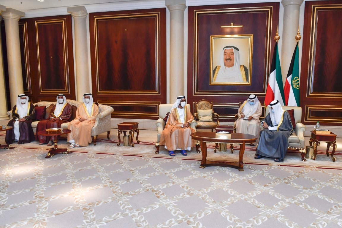 LOOK: Sheikh Mohammed bin Rashid offers condolences to Emir of Kuwait ...
