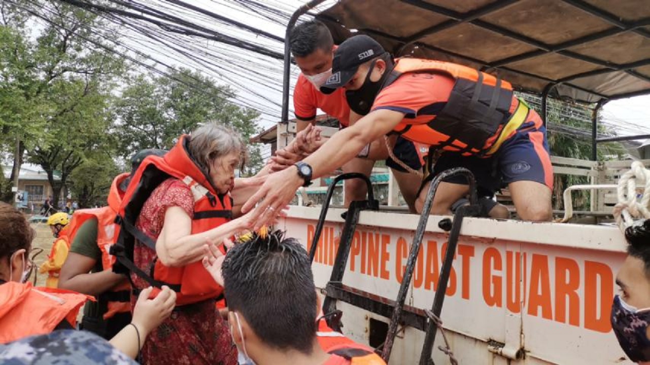 LOOK: Philippine Coast Guard rescues elderly residents, pets in Marikina amid typhoon 'Ulysses ...