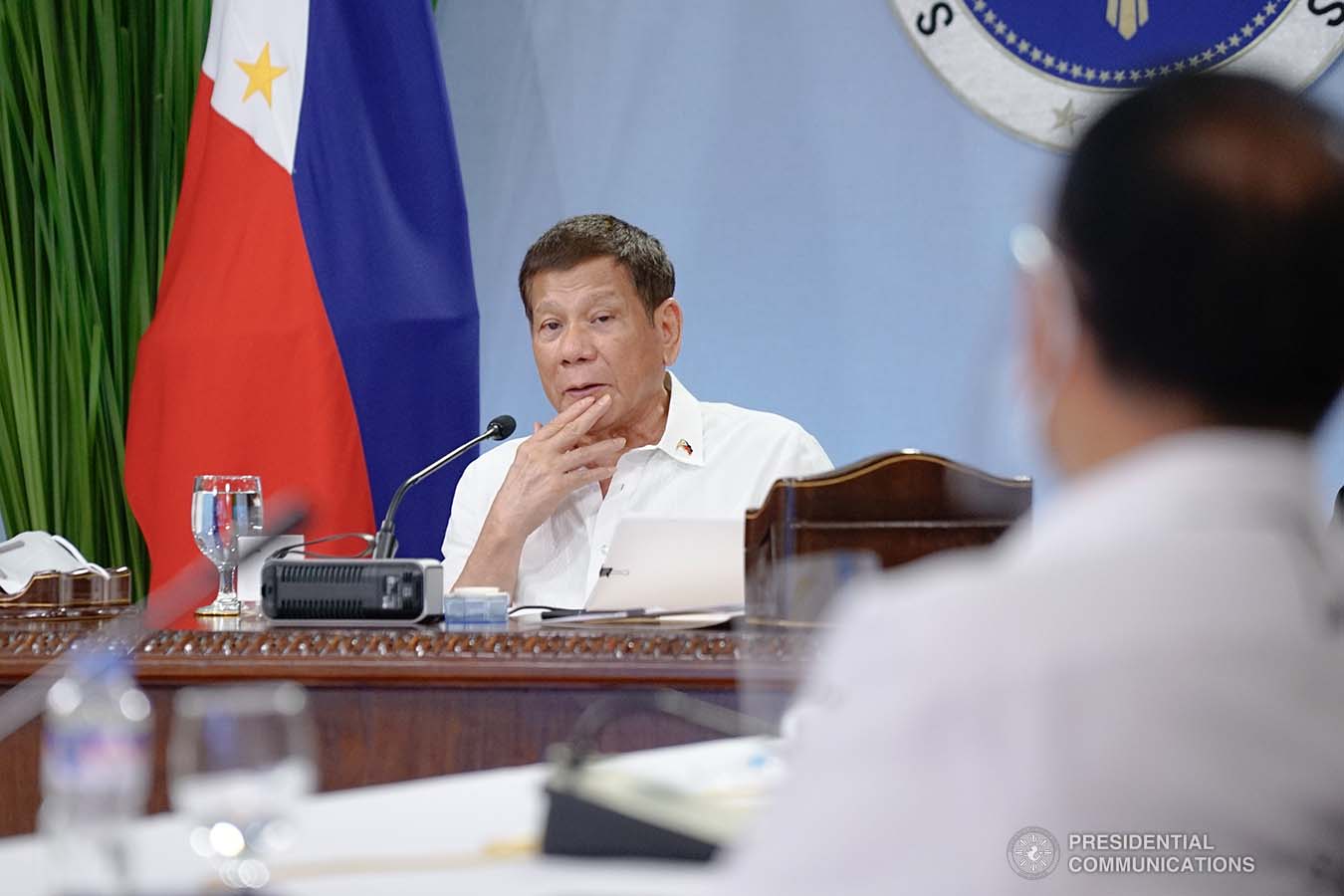 Duterte says he'll punch ex-DFA official over PH sea row with China ...