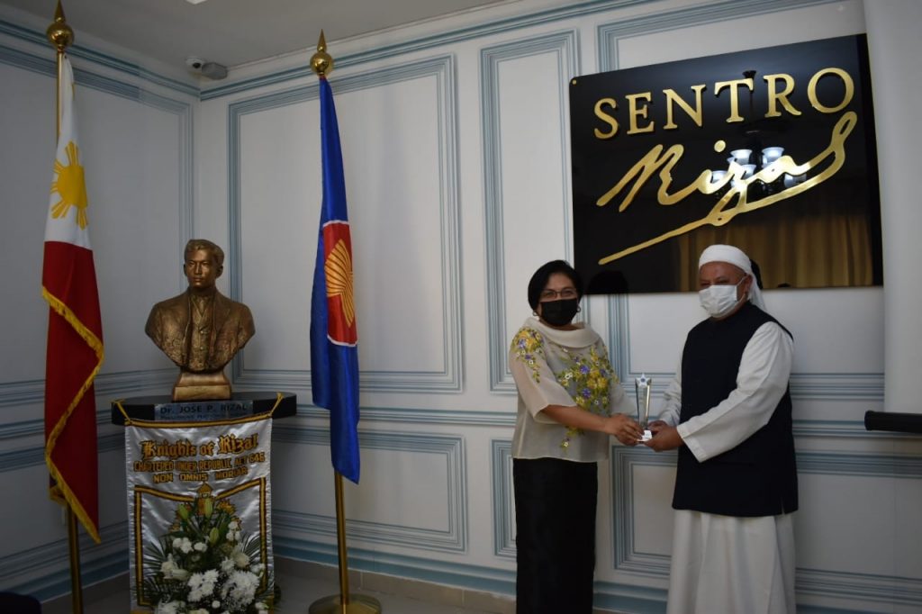 Philippine Embassy confers 2021 Sentro Rizal awards to four inspiring ...