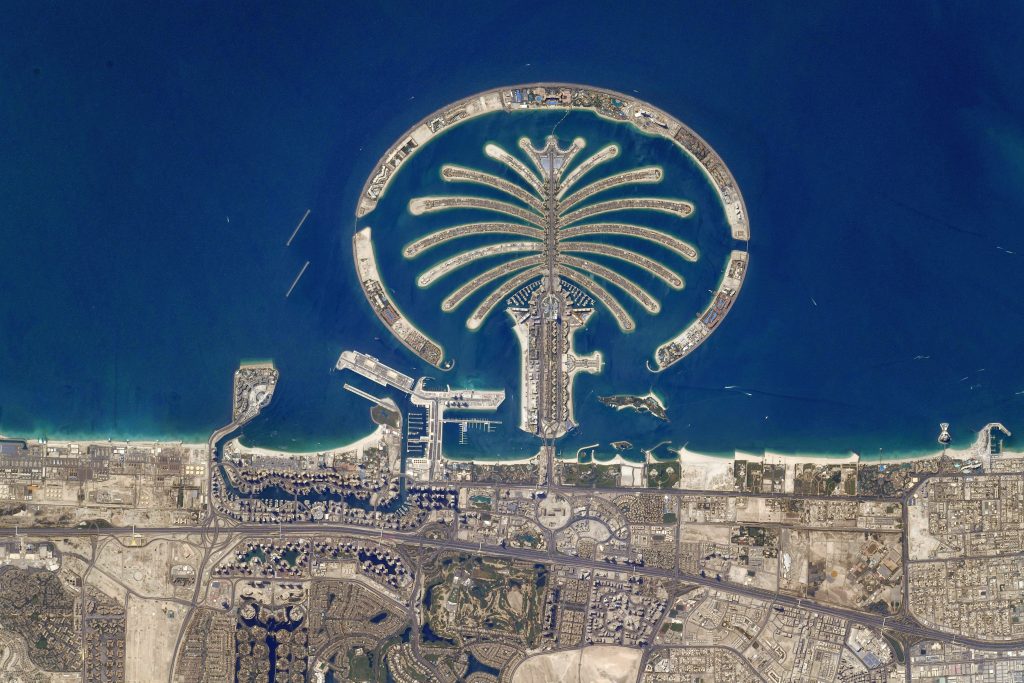 LOOK: US astronaut tweets pictures of Dubai from space - The Filipino Times