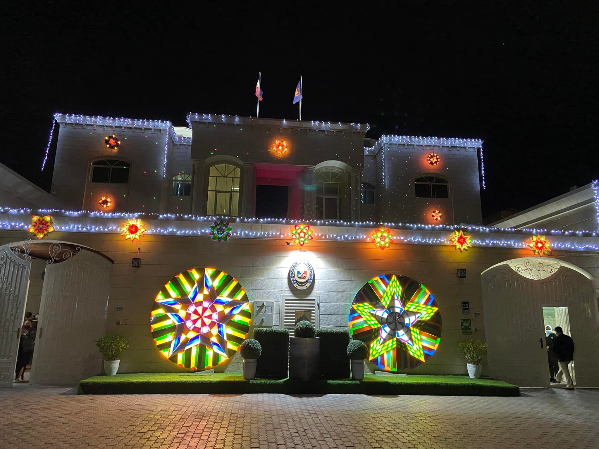 LOOK: PH Embassy, Consulate light up with Pampanga's Parols in ...