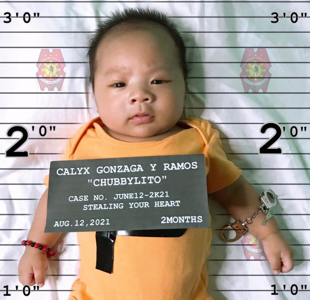 Baby's cute monthly milestone photos, sweeps the internet - The ...