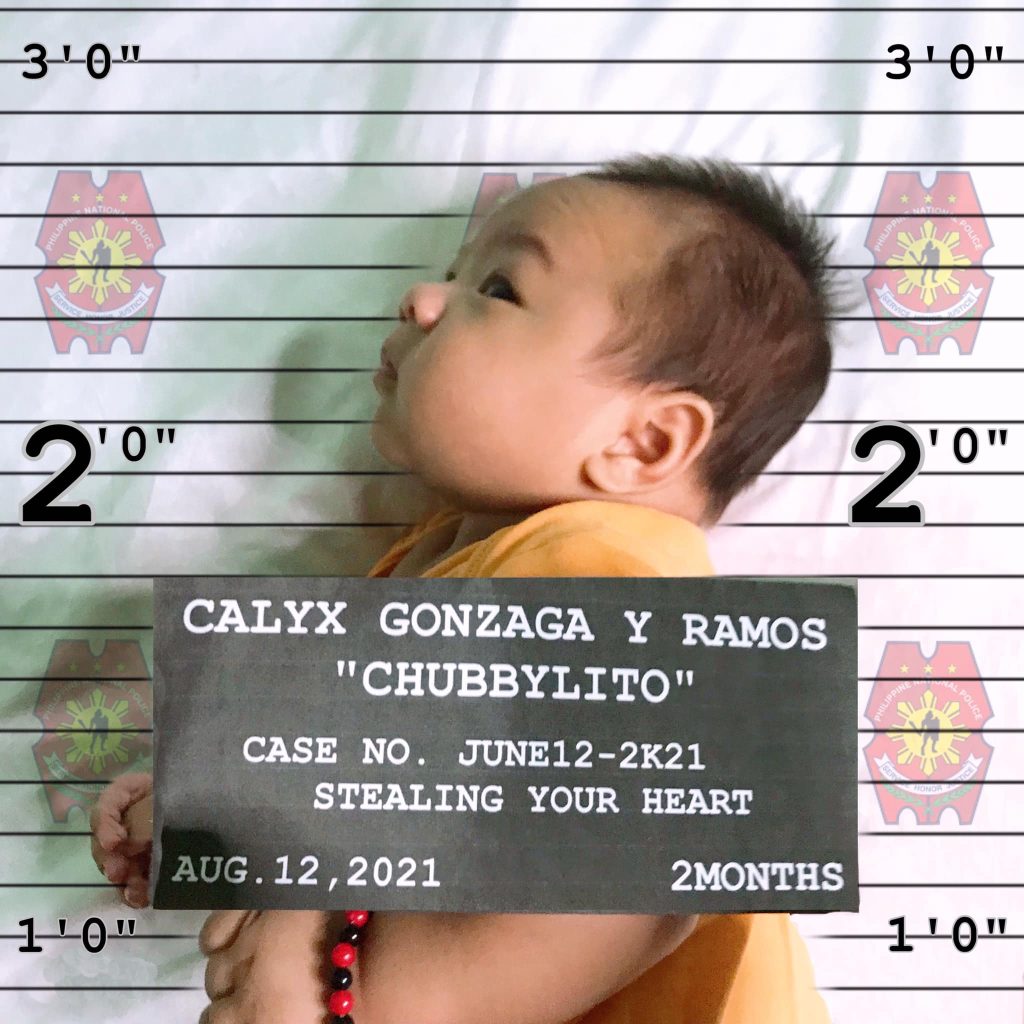 Baby's cute monthly milestone photos, sweeps the internet - The ...