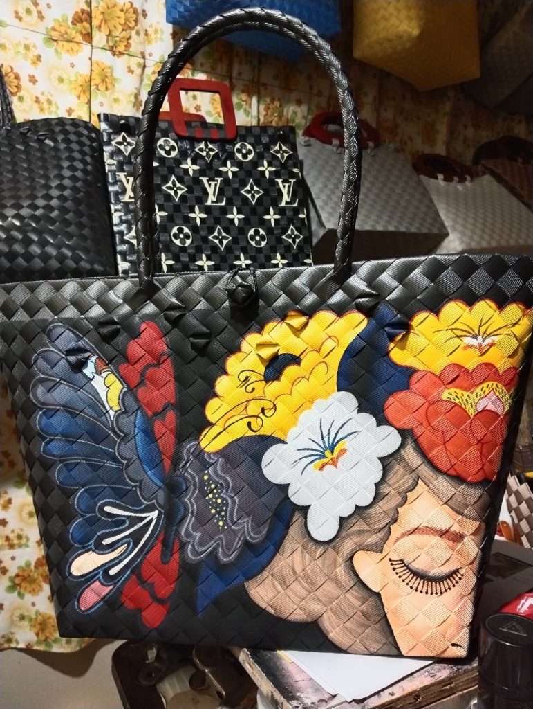 Native 'bayong' makes slick appearance in an international fashion show ...