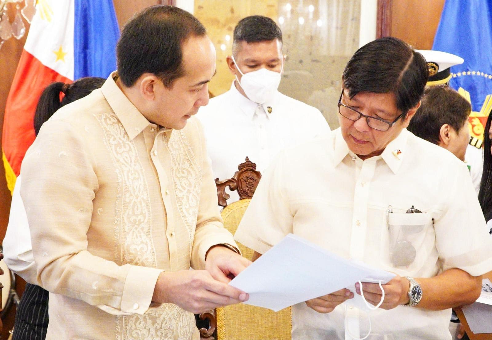 Vic Rodriguez denies resigning as Executive Secretary - The Filipino Times