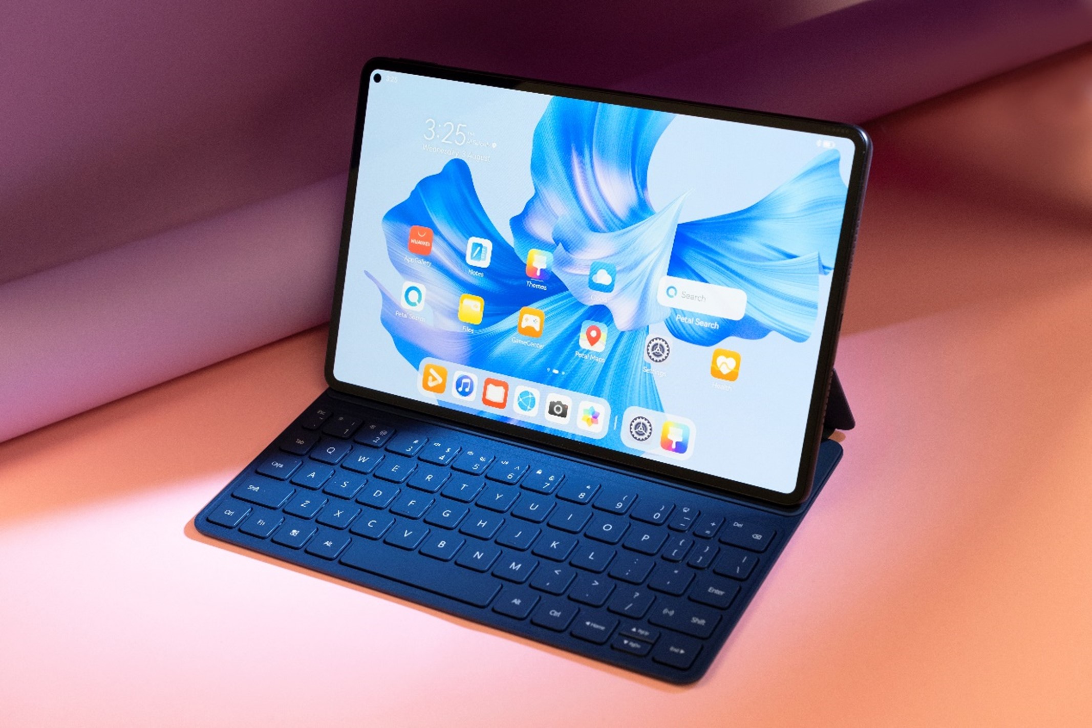 Here are 5 things we love about the all-round stylish and pro flagship ...