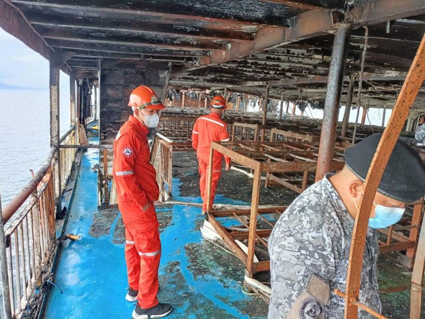 85 rescued after boat caught fire in Batangas - The Filipino Times