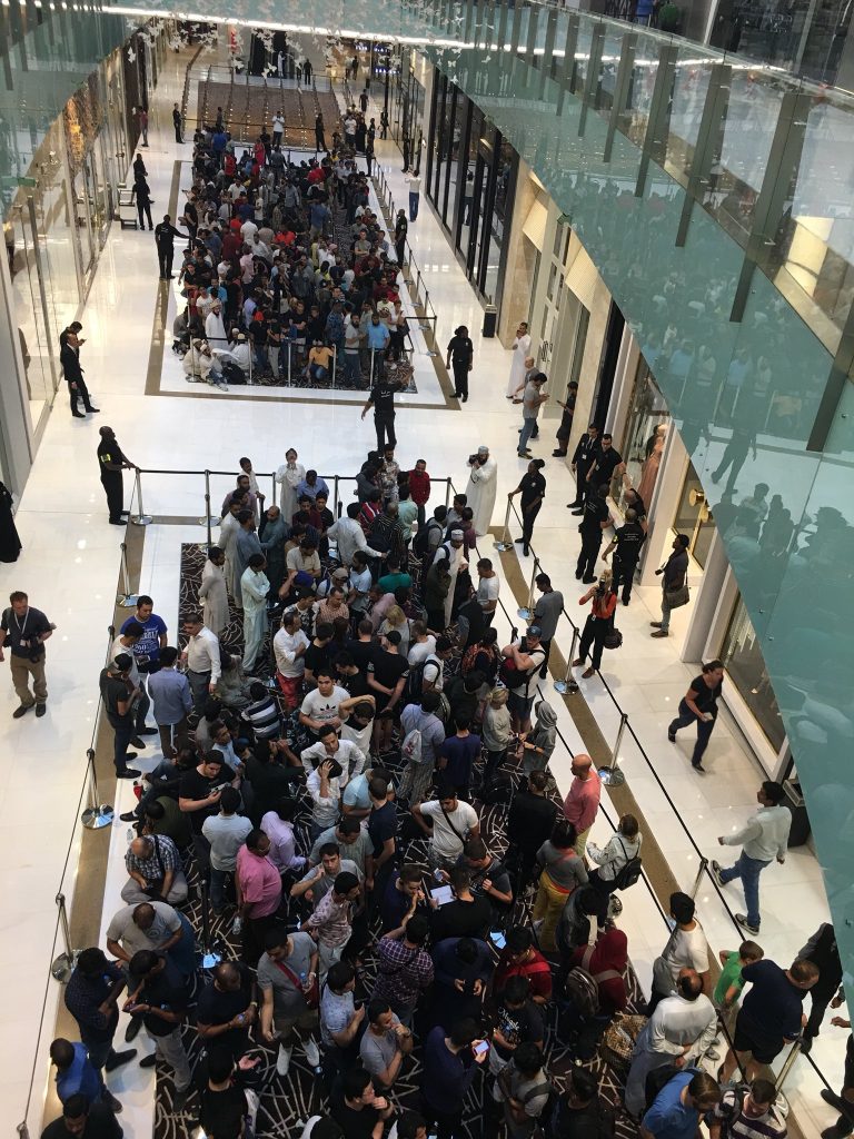 iPhone 14s sold, reserved in 45 minutes at Dubai Mall - The Filipino Times