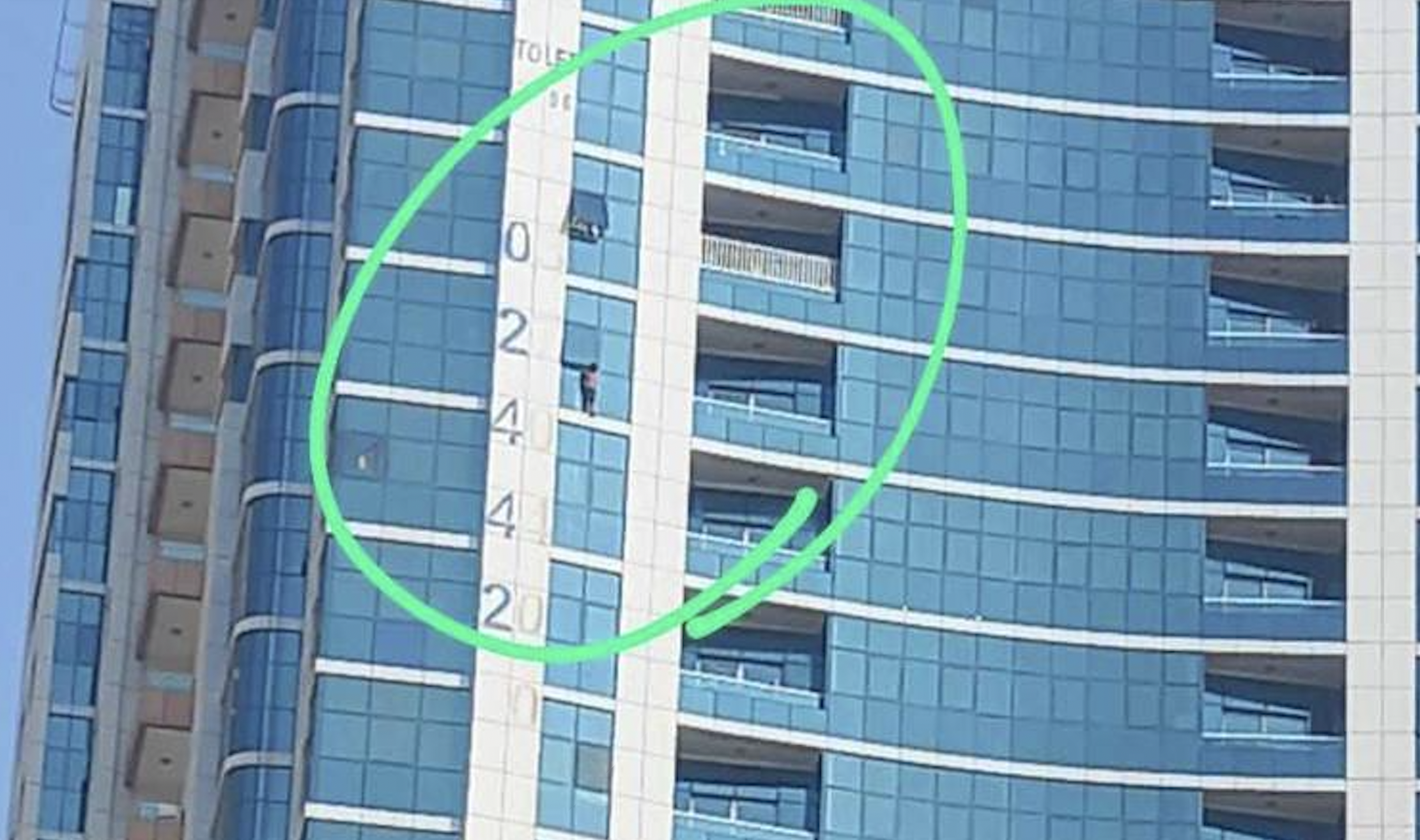 Hero watchman saves dangling boy from Sharjah building - The Filipino Times