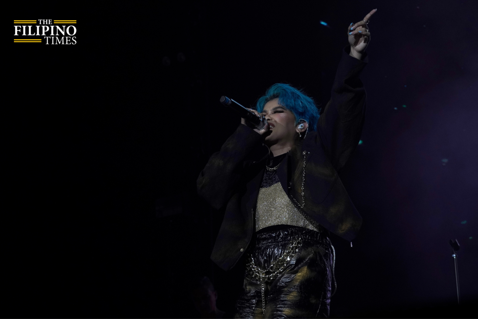 6 Pinoy artists wowed the crowd during Pinoy Piyesta at Coca-cola arena ...