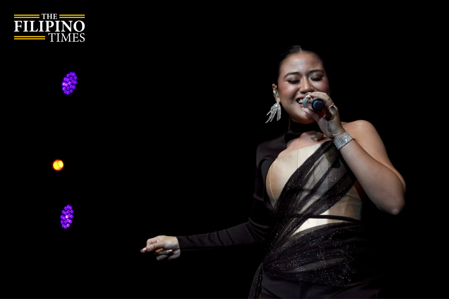 6 Pinoy artists wowed the crowd during Pinoy Piyesta at Coca-cola arena ...