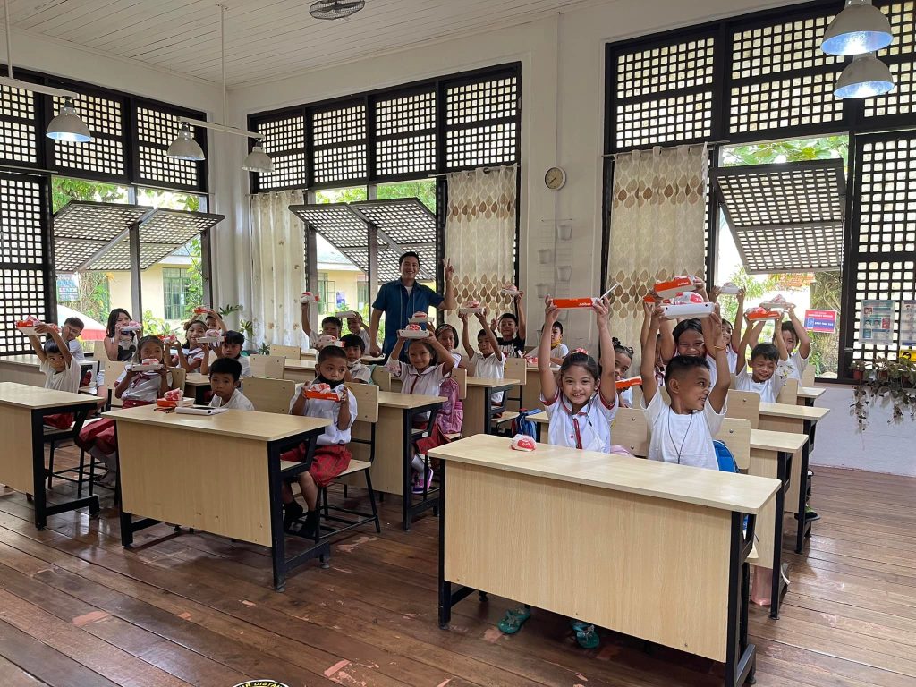 Teacher shares heart-warming story of student who 'pays it forward ...