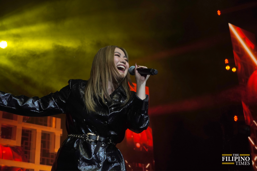 6 Pinoy artists wowed the crowd during Pinoy Piyesta at Coca-cola arena ...