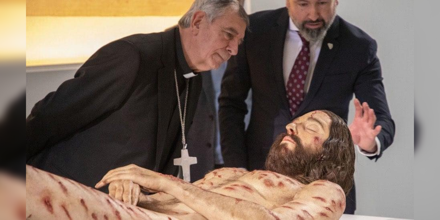 Hyper-realistic body of Christ based on the Holy Shroud is on exhibit ...