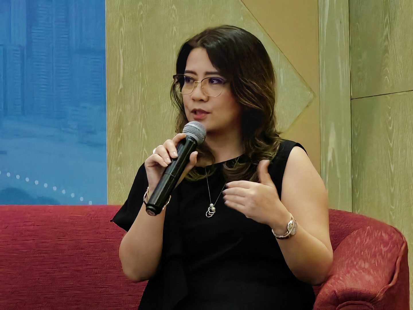 Top Filipina executives reveal secrets to rise among ranks in UAE - The ...