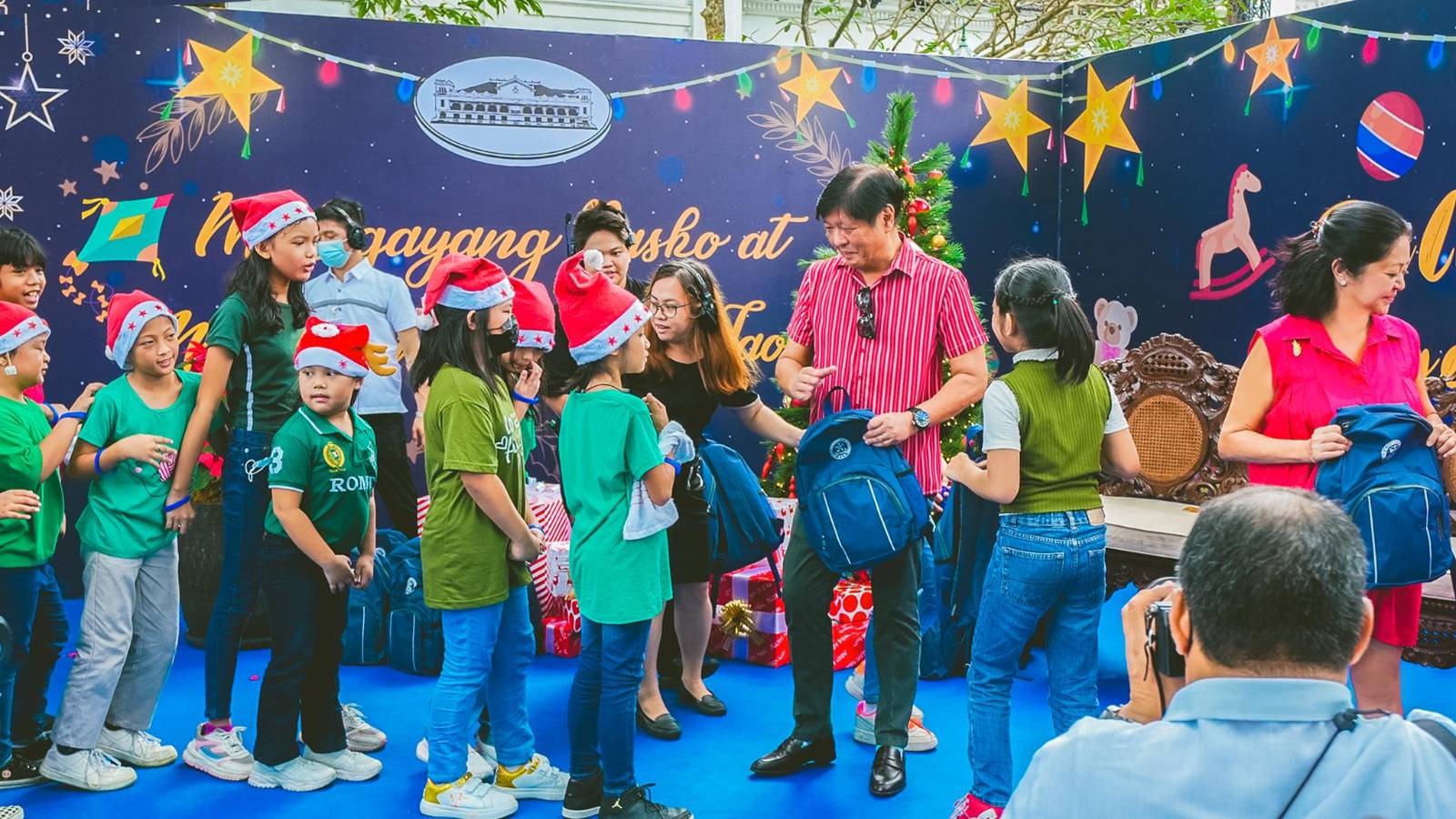 Around 600 kids receive Christmas gifts from Marcos in Malacanang - The ...