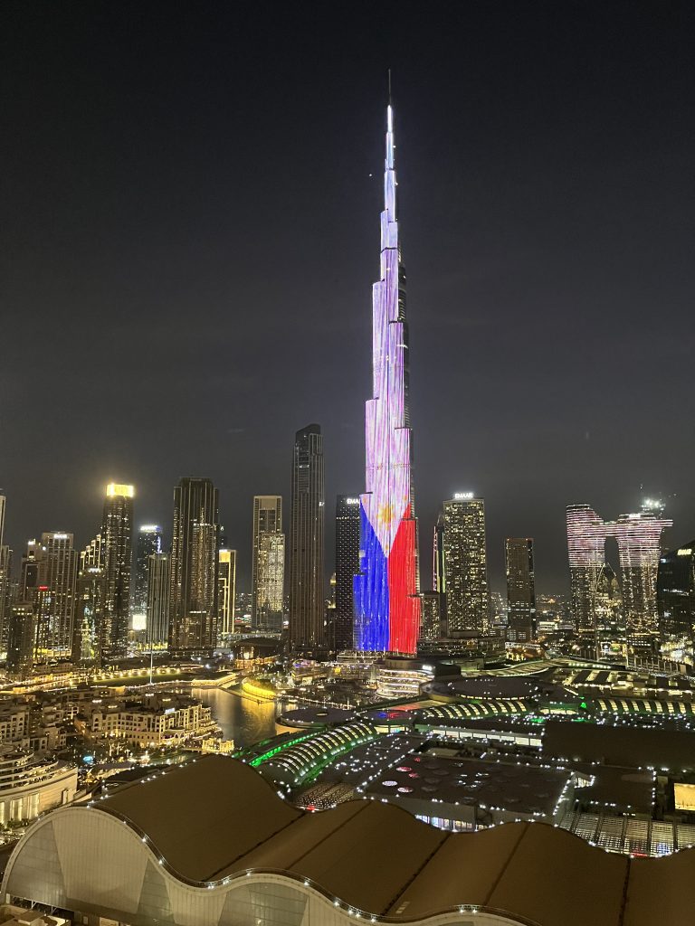 Burj Khalifa lights up in colors of Philippine flag on 125th Philippine ...