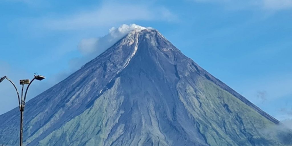 Mayon Volcano escalates to alert level 2 as rockfall increases ...