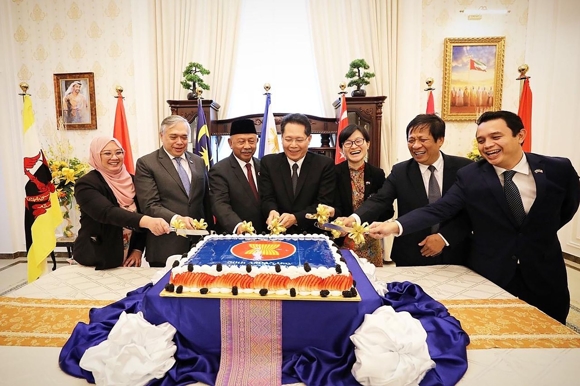 PH Ambassador Ver joins ASEAN counterparts in Abu Dhabi to foster ASEAN ...