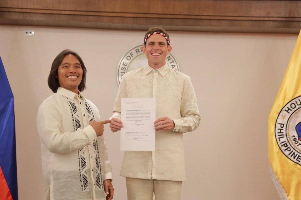 Vlogger 'Becoming Filipino' officially becomes a Filipino citizen - The ...