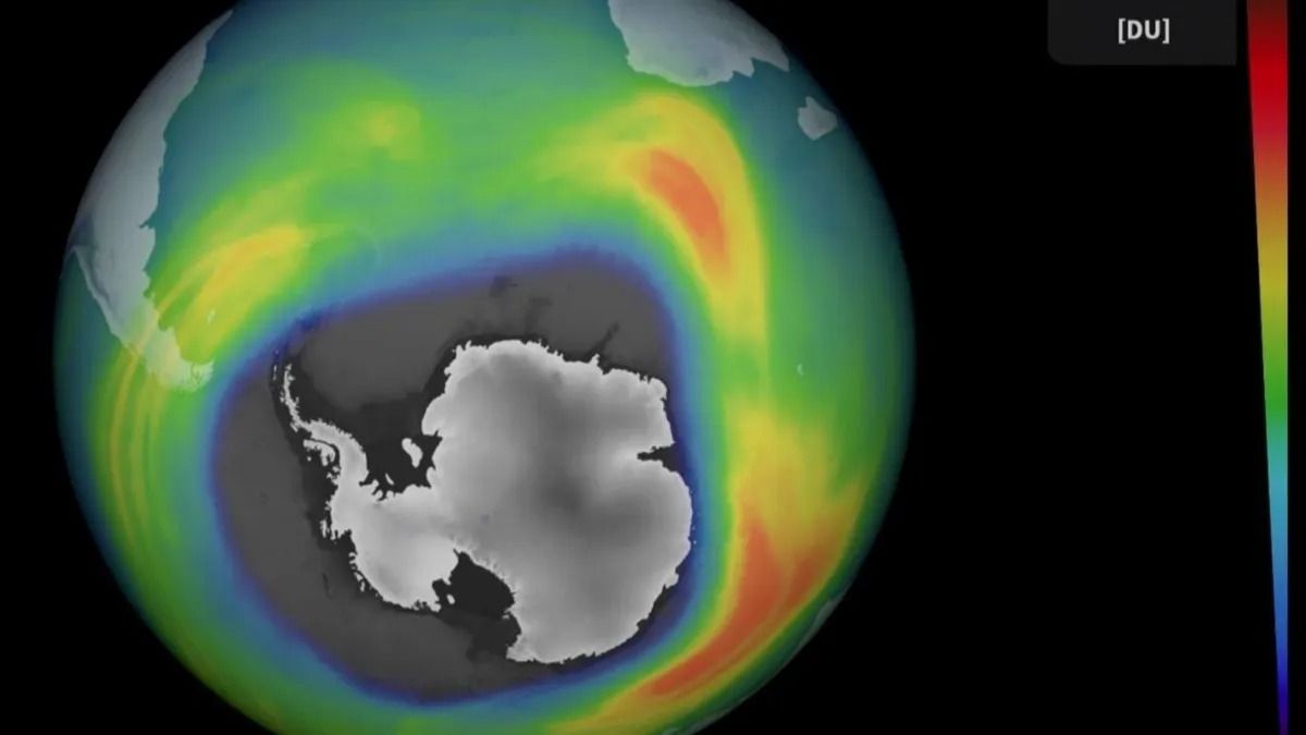 Giant hole in earth's ozone layer found over antarctica – three times ...