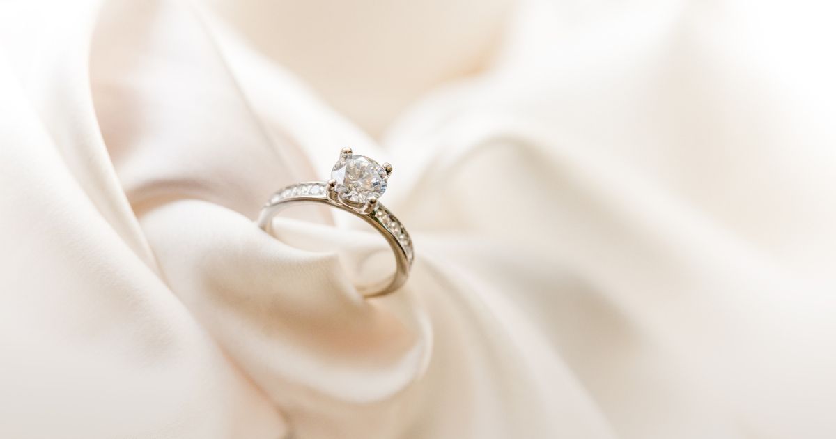 Saan aabot ang PHP299 mo? Engagement ring post goes viral online - The ...
