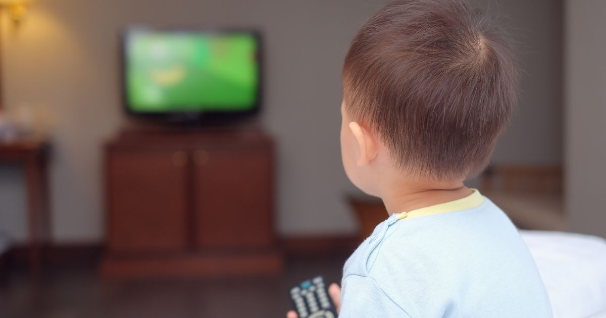 Study warns: Screen time harms development in kids under 2 - The ...