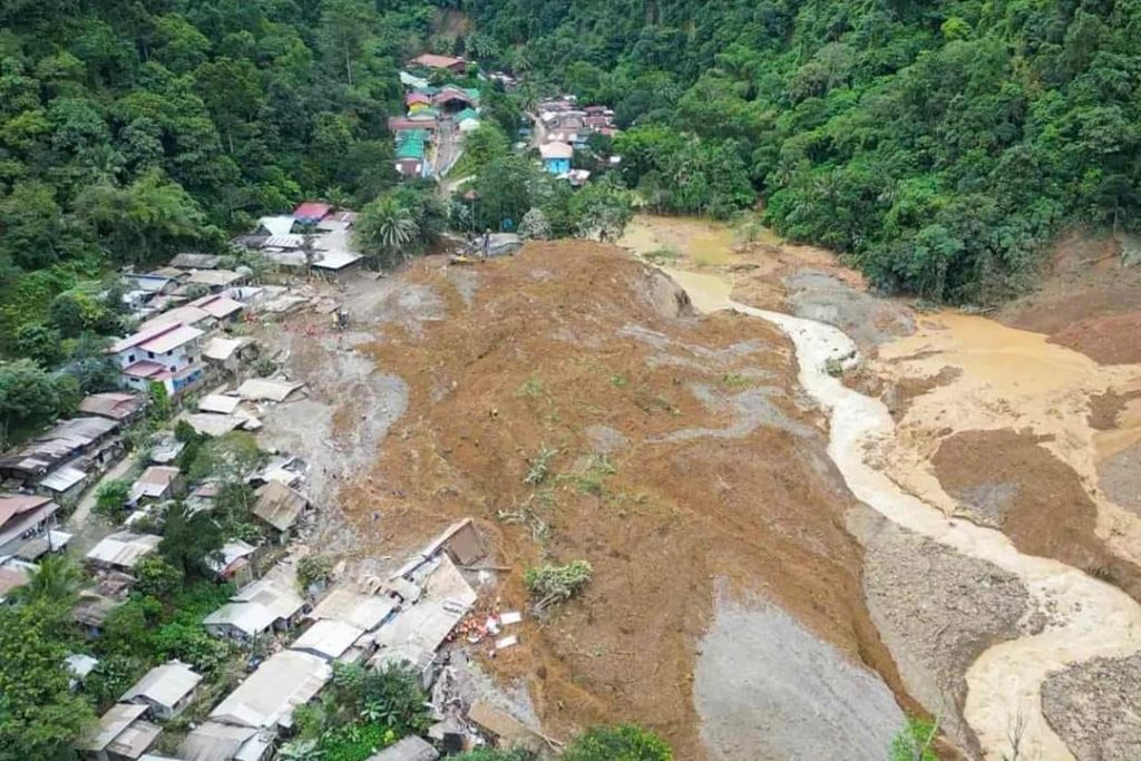 11 Injured as landslide buries two buses in Davao de Oro - The Filipino Times
