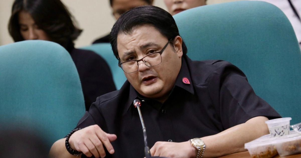 Niño Muhlach breaks down during Senate probe on Sandro's complaint ...