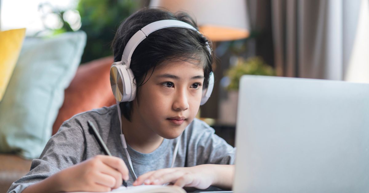 Public schools in UAE to hold remote classes on Fridays this Ramadan ...