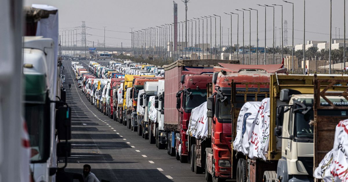 UAE extends humanitarian support with 290 relief trucks - The Filipino ...