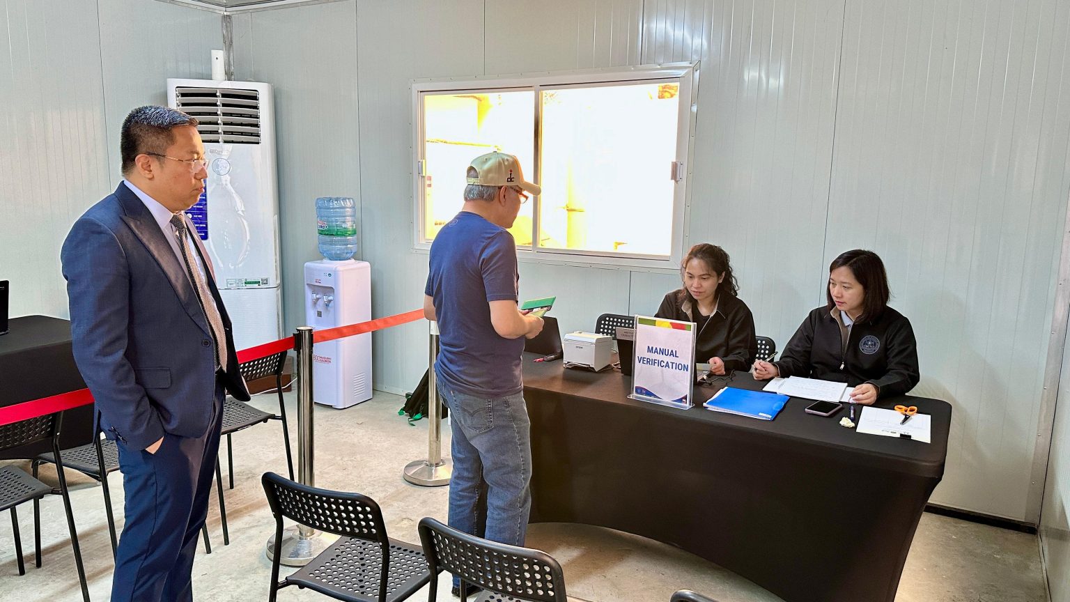 Overseas voting begins at the Philippine Consulate General in Dubai ...