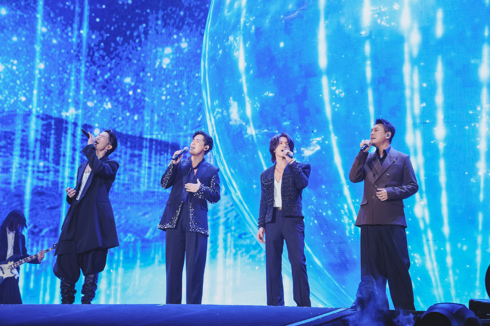 F4 reunites on stage for Mayday’s 25th anniversary, fans relive meteor ...